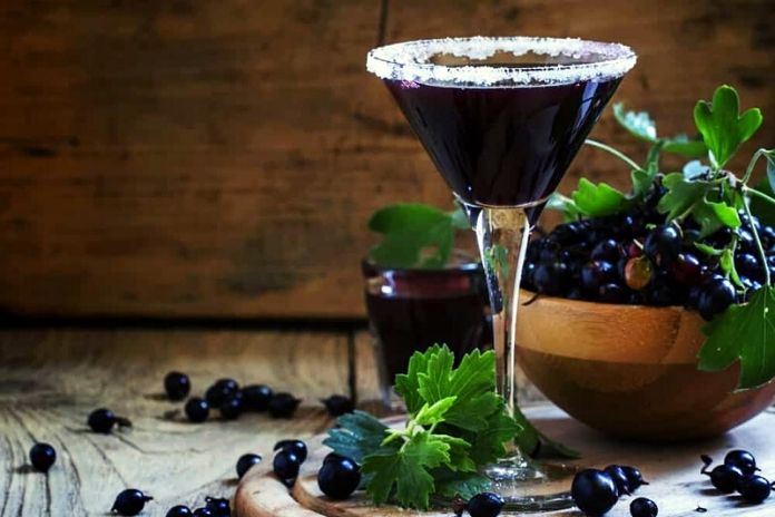 Black Currant Liqueur, The Recipe To Make It At Home