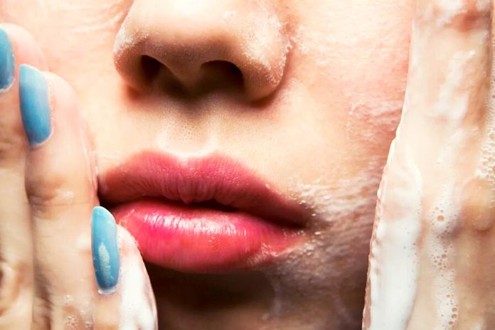Facial Cleansing: 5 Tips To Perform It At Its Best